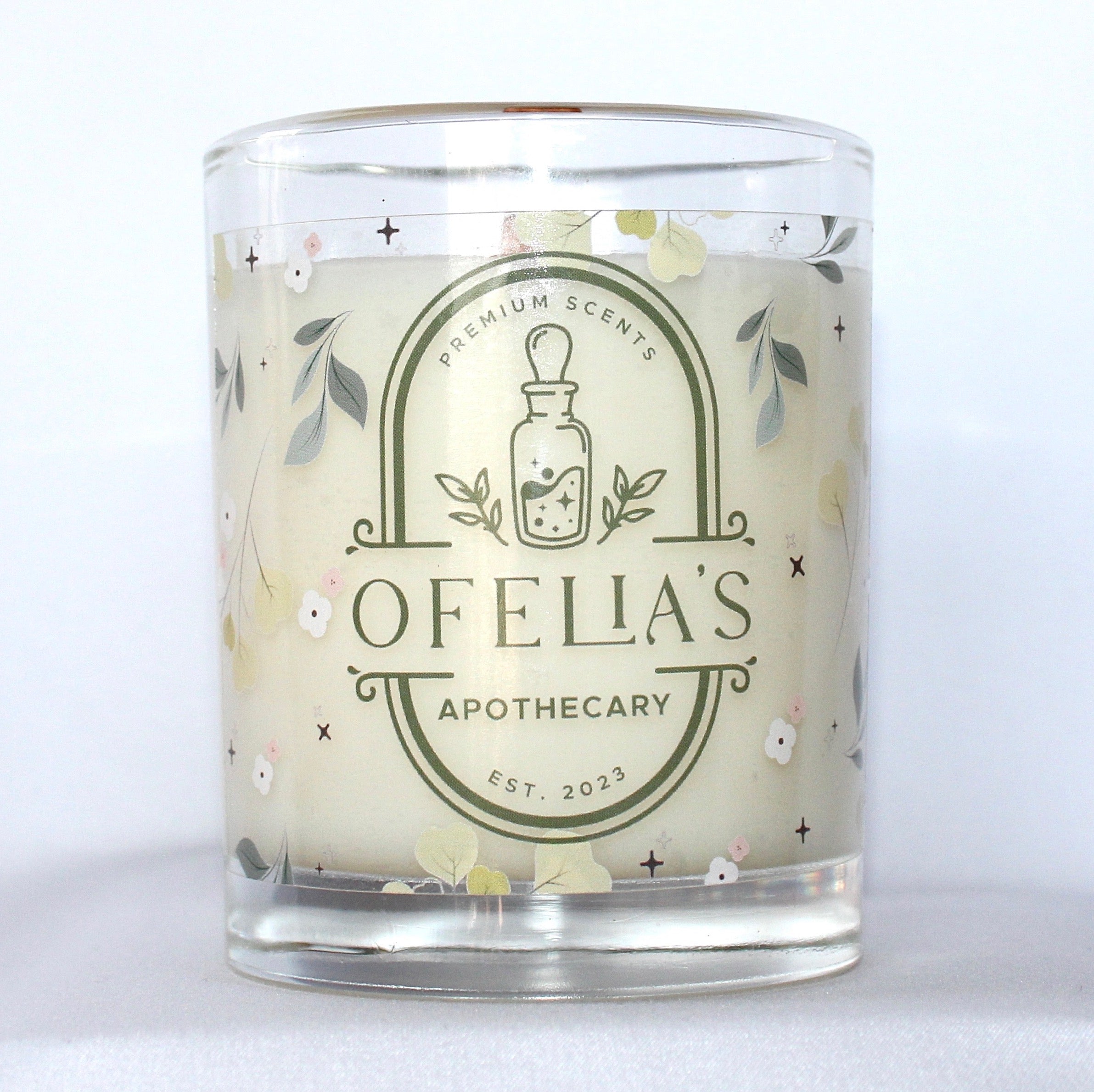 Deseo Scented Candle releasing aromas of Rum, Clove and Black Amber ...